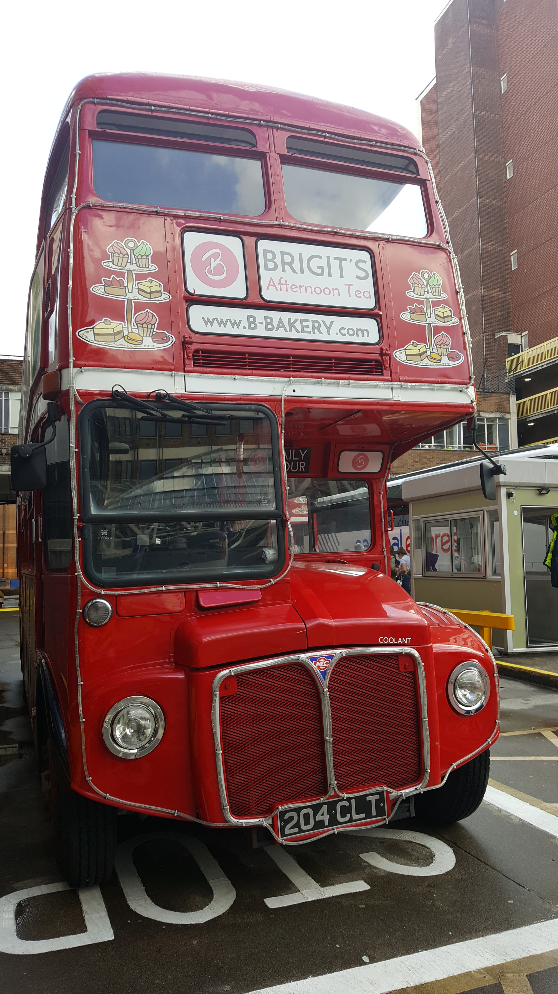 B Bakery Afternoon Tea Bus Tour, London. – Sarnies Scones and Cakes