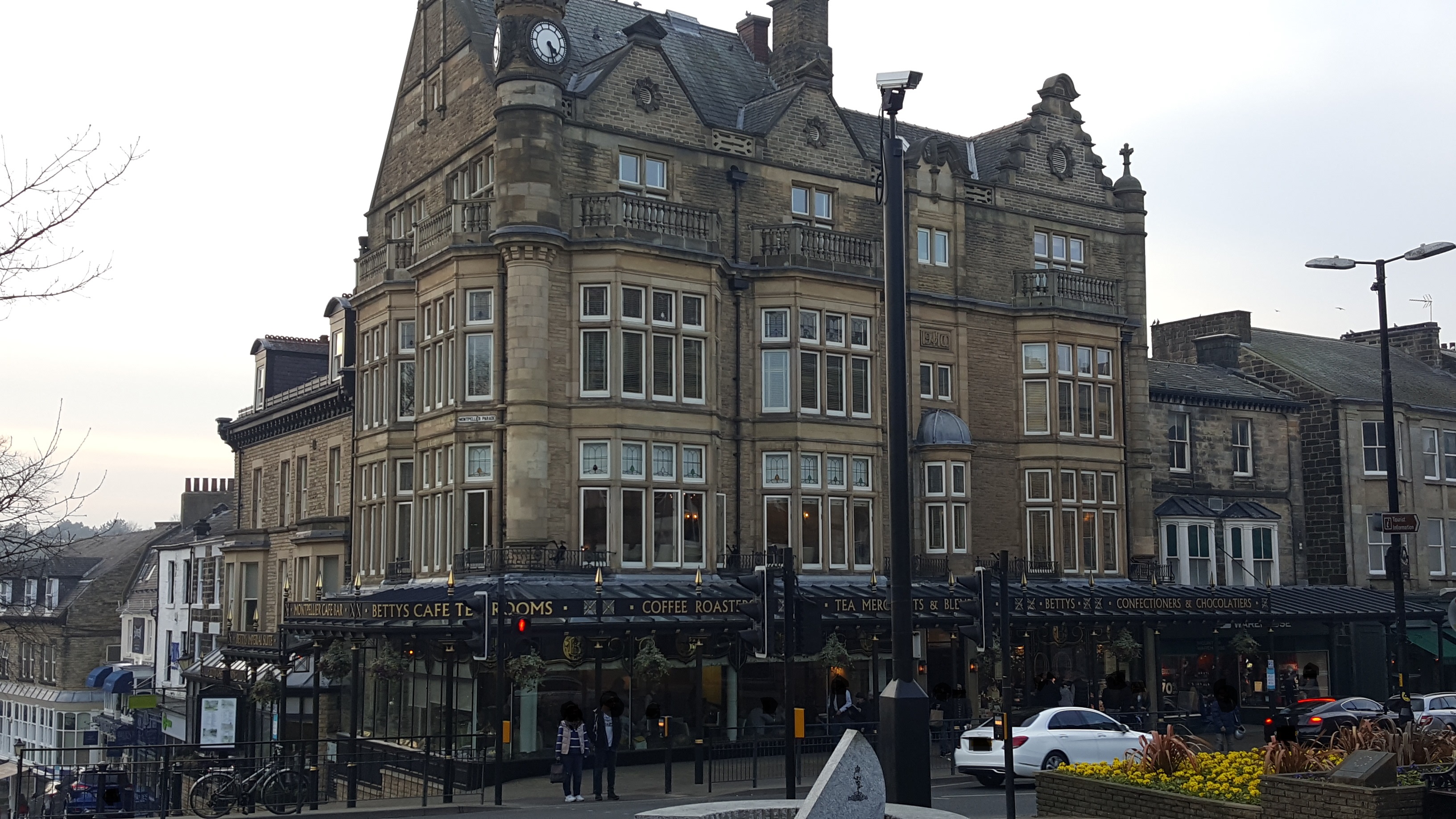 Bettys Café Tearooms, Harrogate, Yorkshire. Imperial Room. (Lady Betty ...